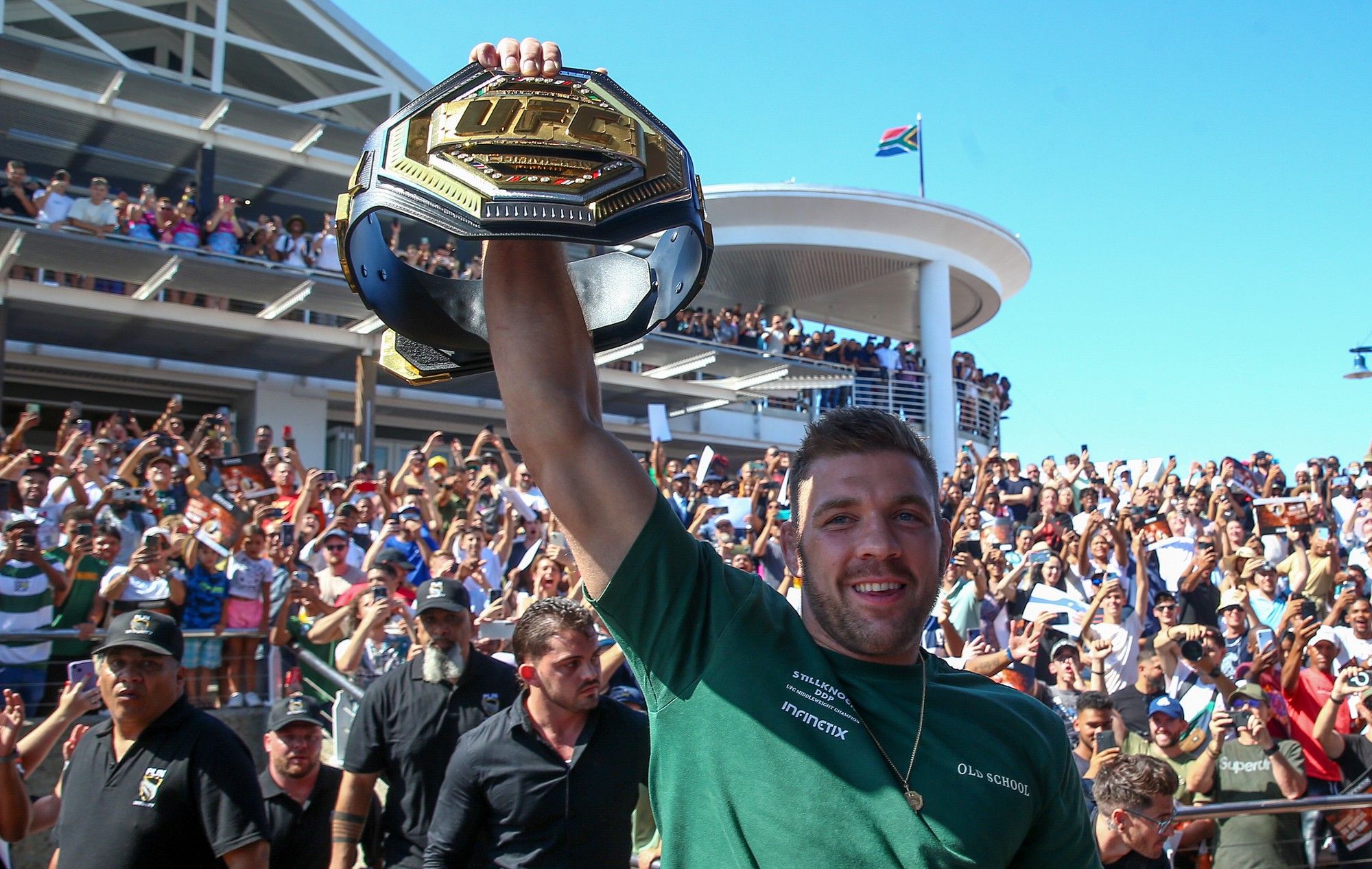 Dricus Du Plessis’s arch nemesis Alex Pereira delivers vicious knock ...