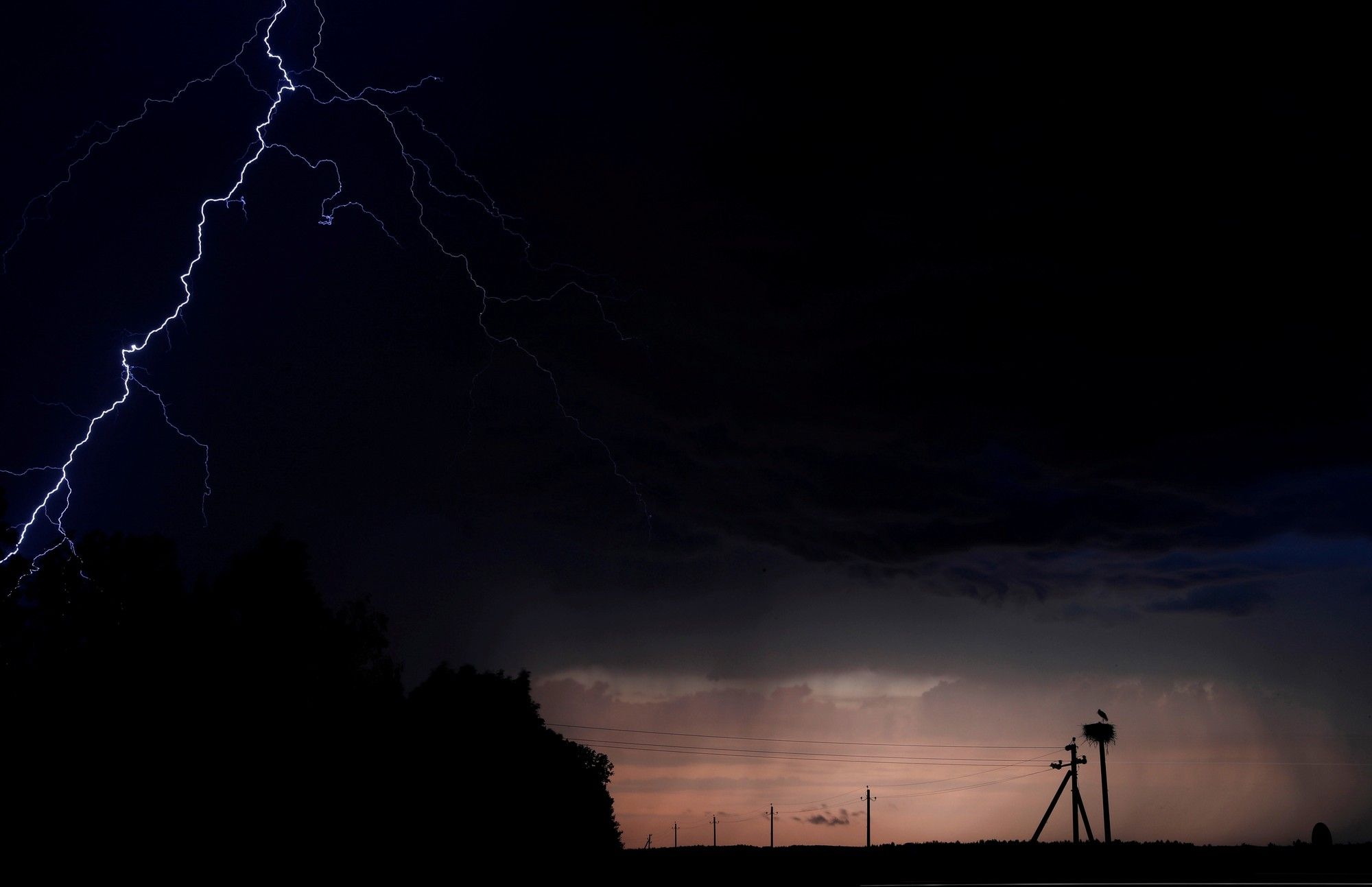 Heavy rains cause power outages in parts of Tshwane