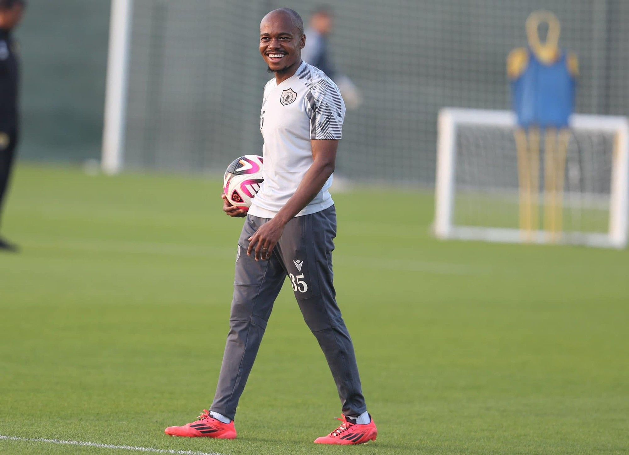 UPercy Tau wenze umbulelo kubalandeli beAl Ahly ayishiyileyo