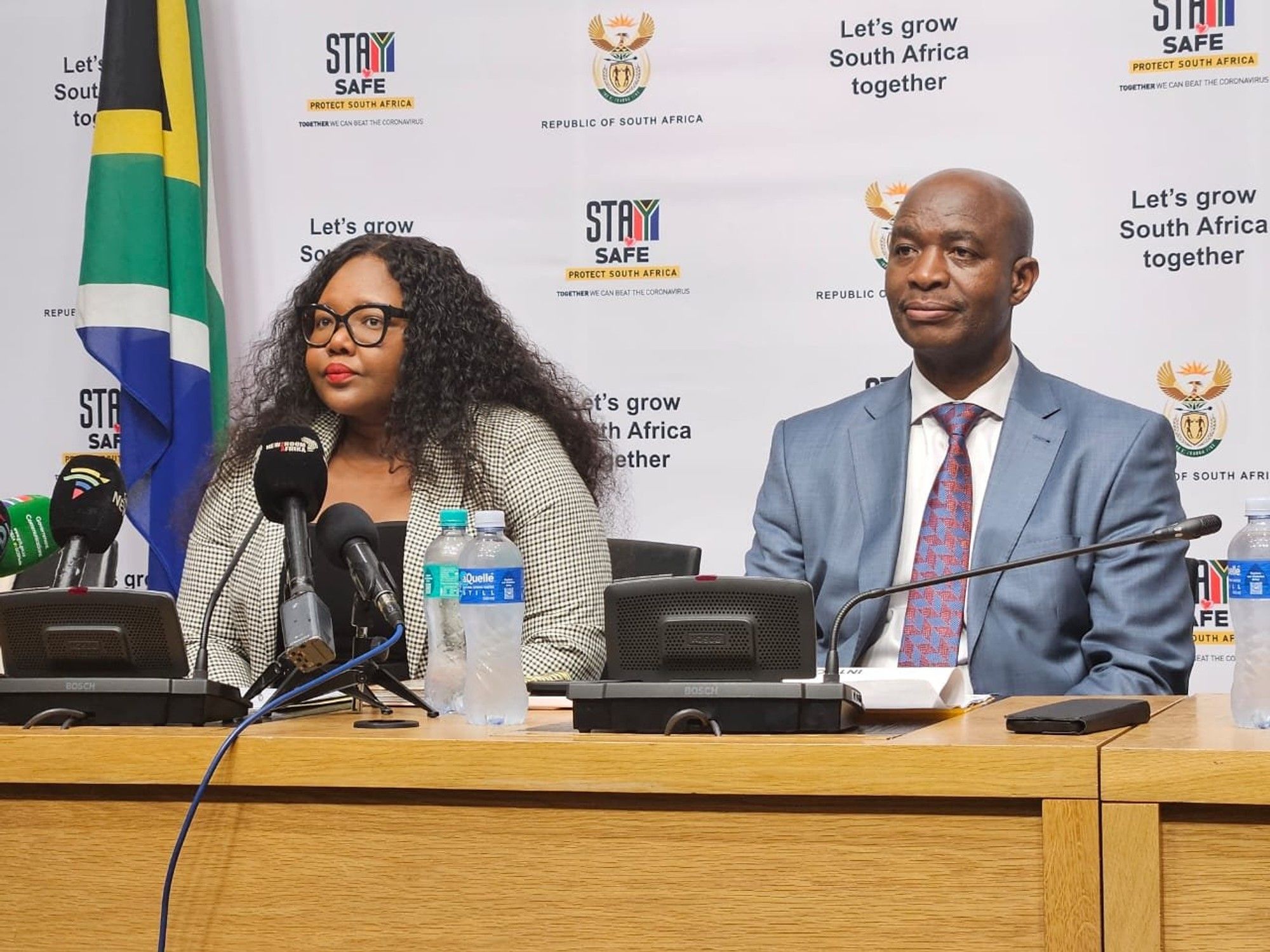 Kuhlelelwe ngobunono ukumakwa kwamaphepha ka-matric