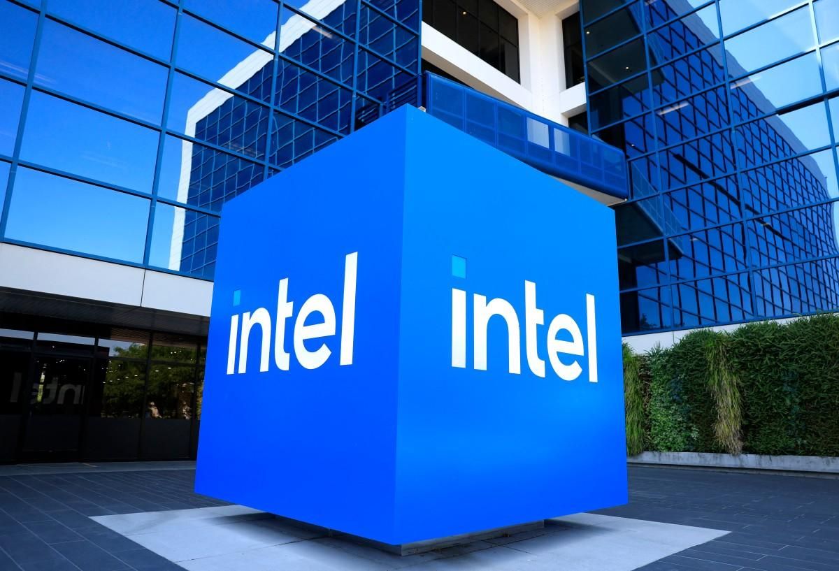Intel's journey: From dominance to disruption in the tech landscape