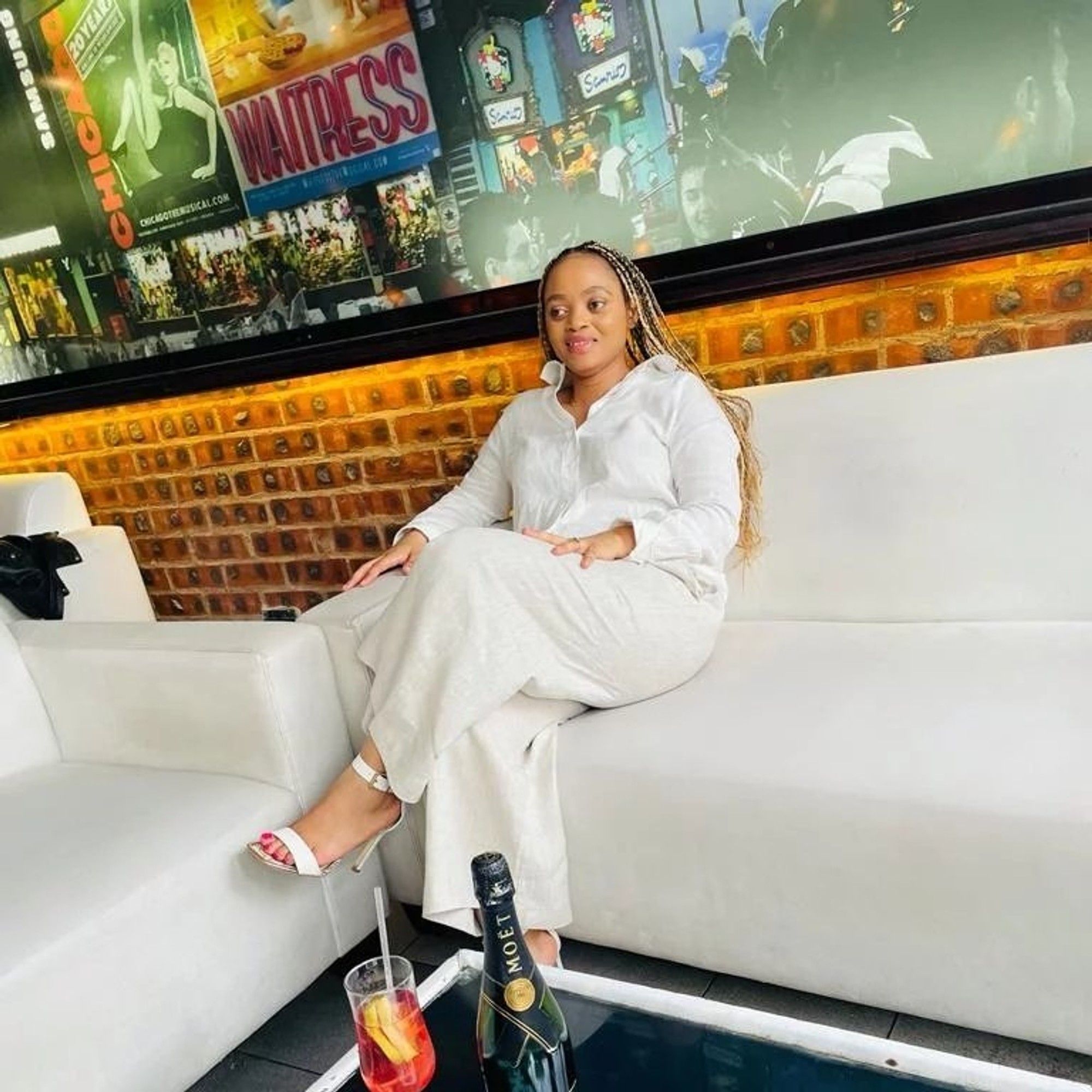 Kwabahlukumeza ukubulawa kukanina phambi kwabo