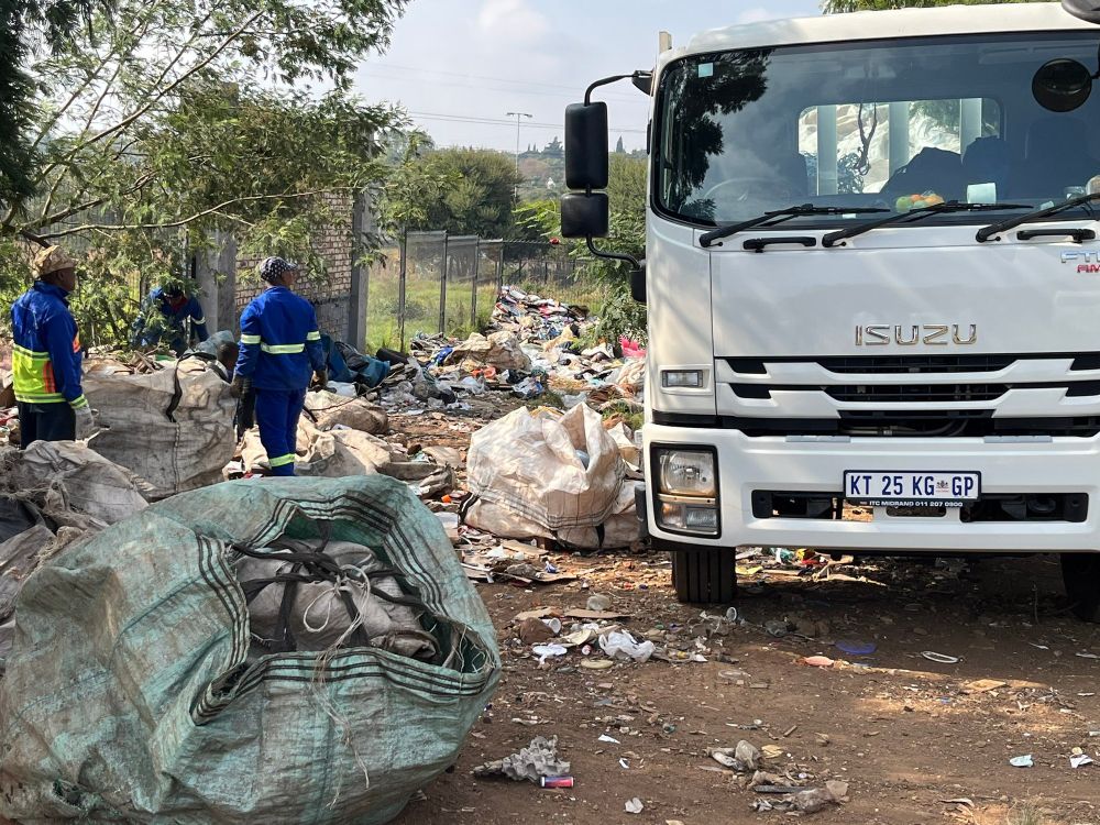 Metro police leads operation to clear up illegal recycling site