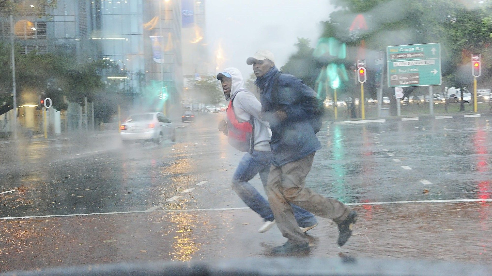 Brrrrrr in the Cape! Snow, gale force winds and heavy rain weather ...