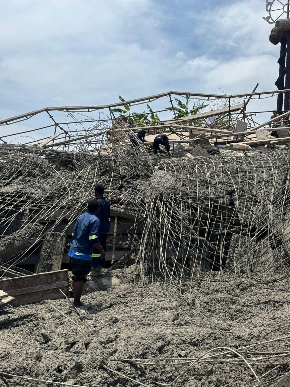 Building collapse in Redcliffe, north of Durban: Trapped individuals ...