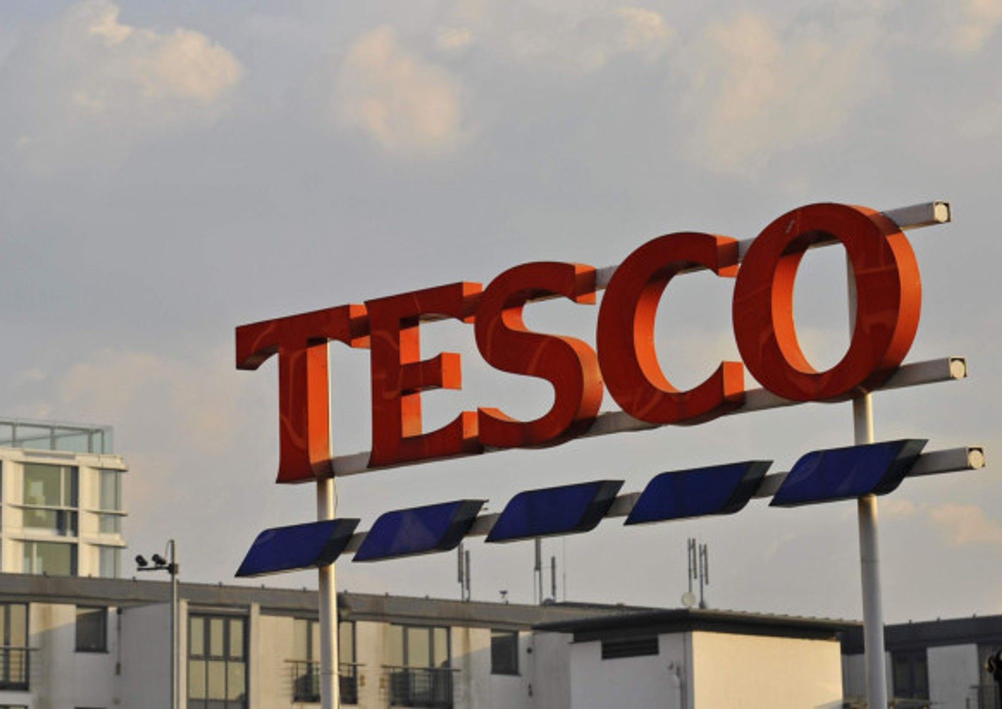 Tesco's UK market share ticks up