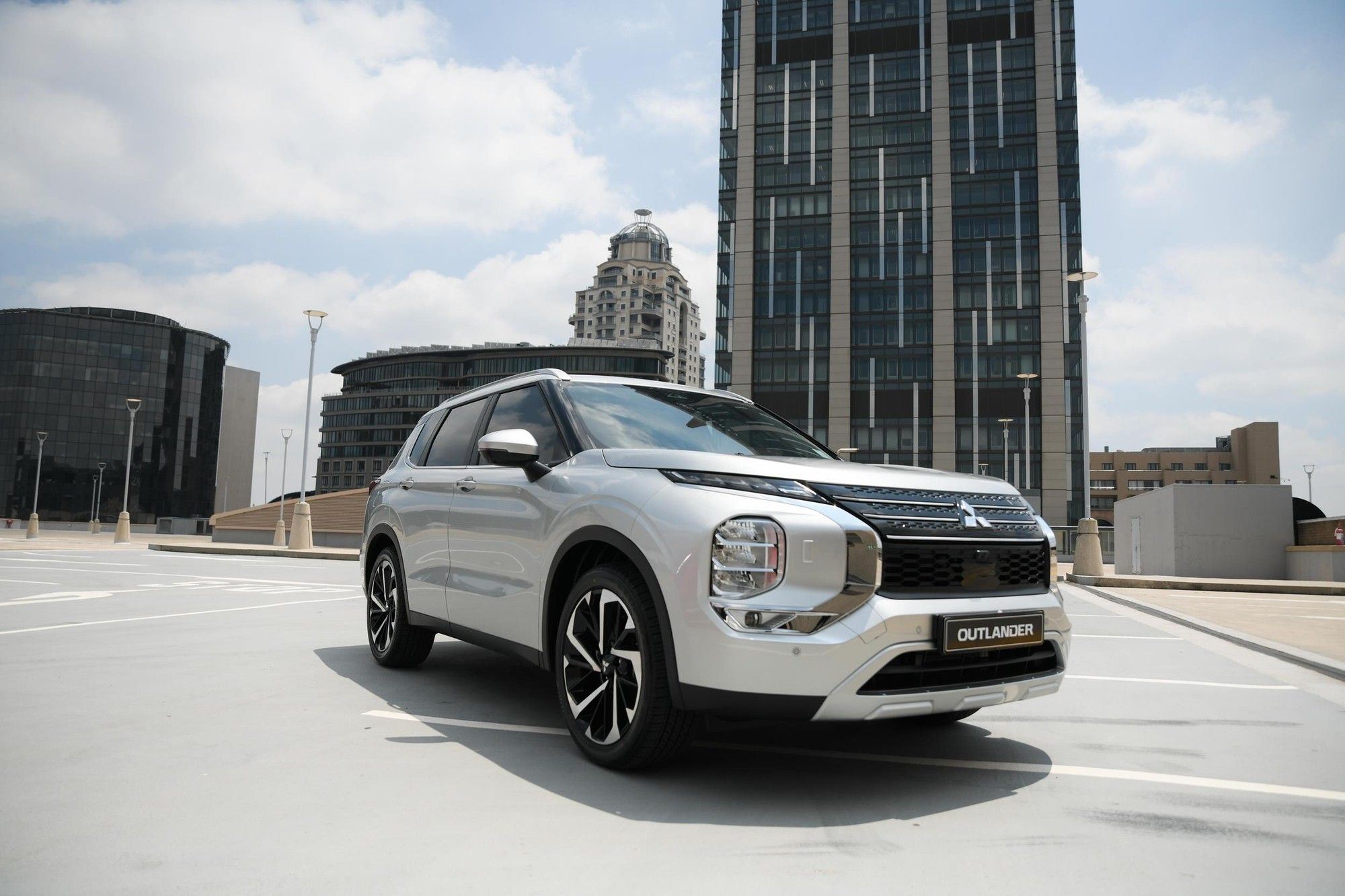 Mitsubishi Outlander range topped and tailed with three new models for SA