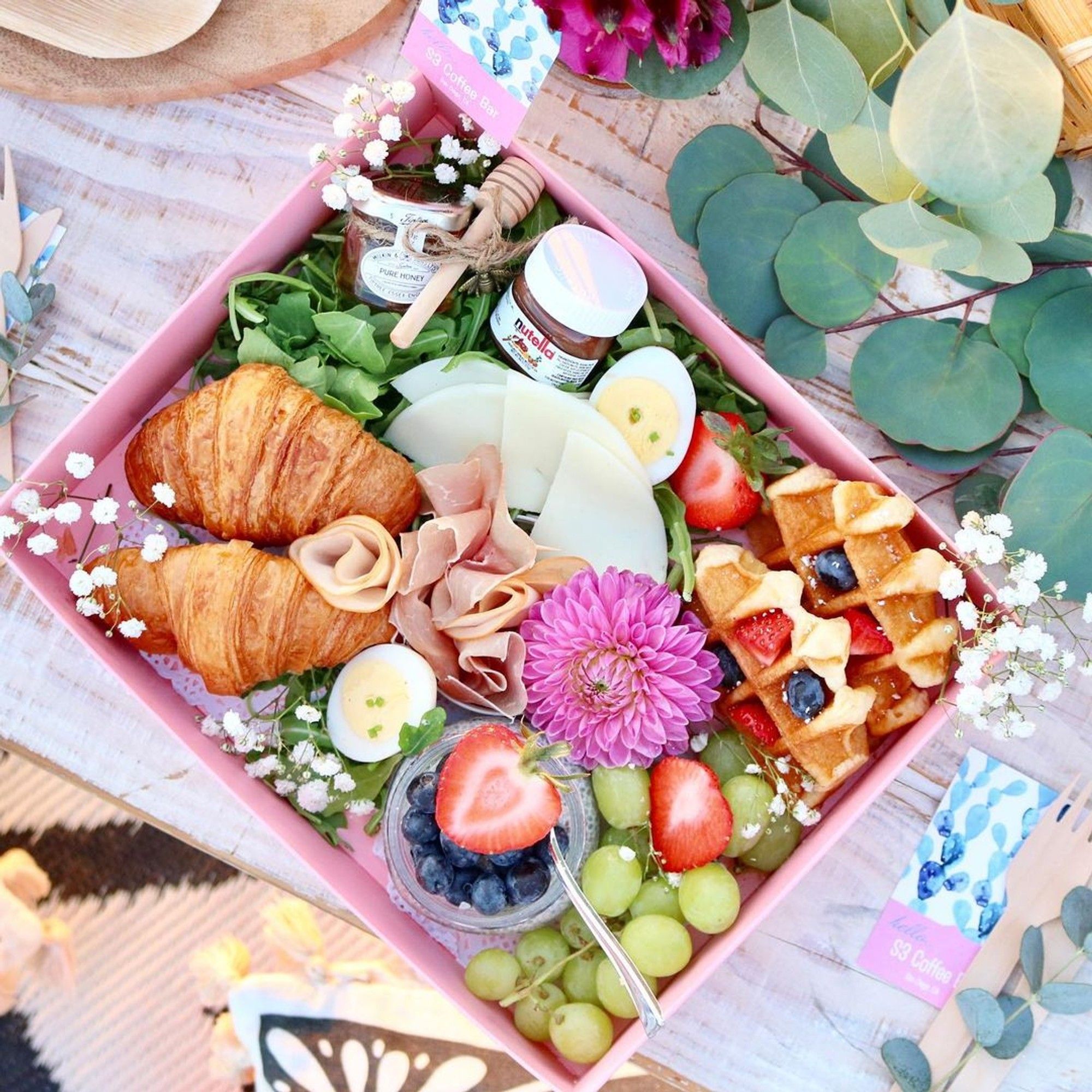 7 social distancing friendly catering ideas for weddings