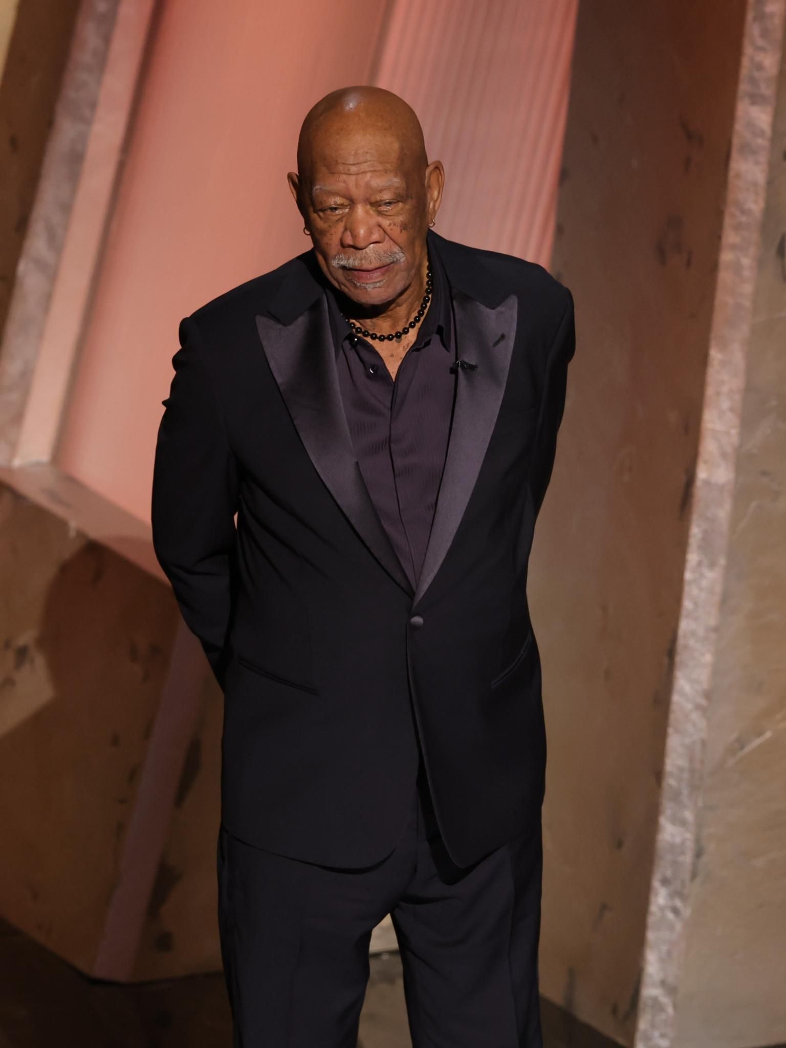 Morgan Freeman pays a heartfelt tribute to Gene Hackman at the 2025 Oscars