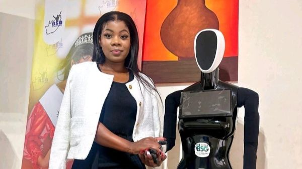 Ikhuthaze abaningi intokazi yaseHluhluwe ngerobhothi u-Iris #Imbokodo # ...