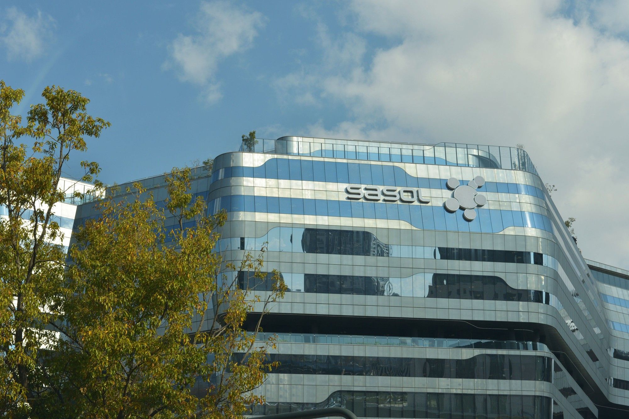 Sasol’s shares dive on the JSE as it cuts production forecast at Secunda