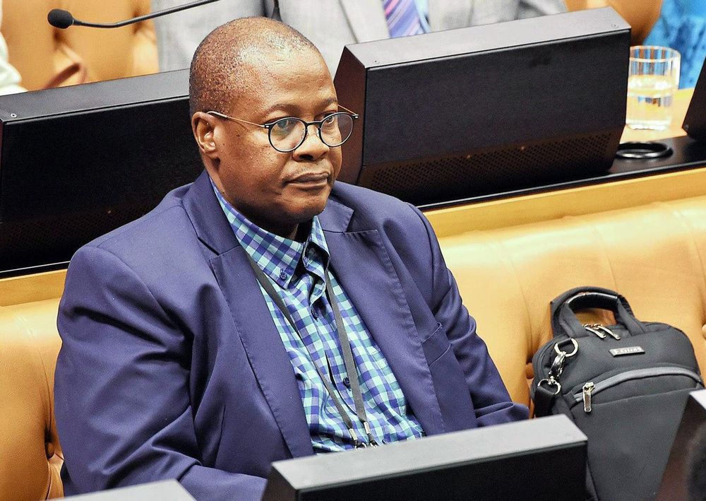 #BrianMolefe in court bid to keep Eskom payout cash