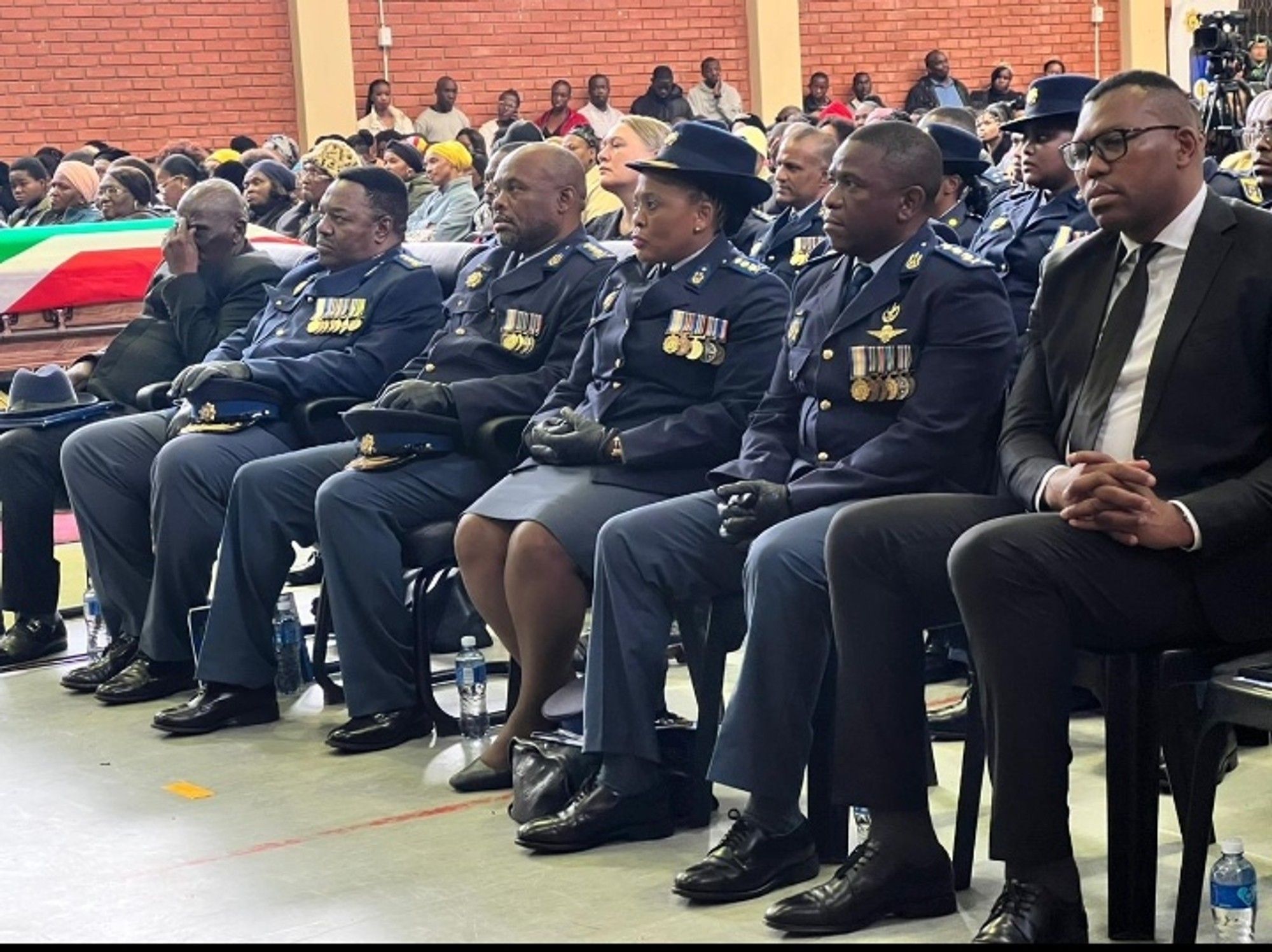 Liyafihlwa namhlanje iphoyisa elisale empini yobugebengu eNtuzuma