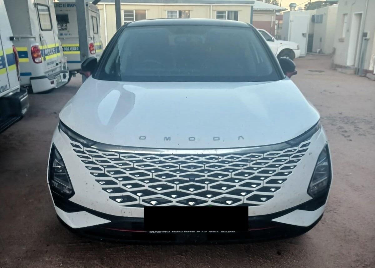 High-speed chase ends in couple’s arrest as Pofadder police foil clinic ...