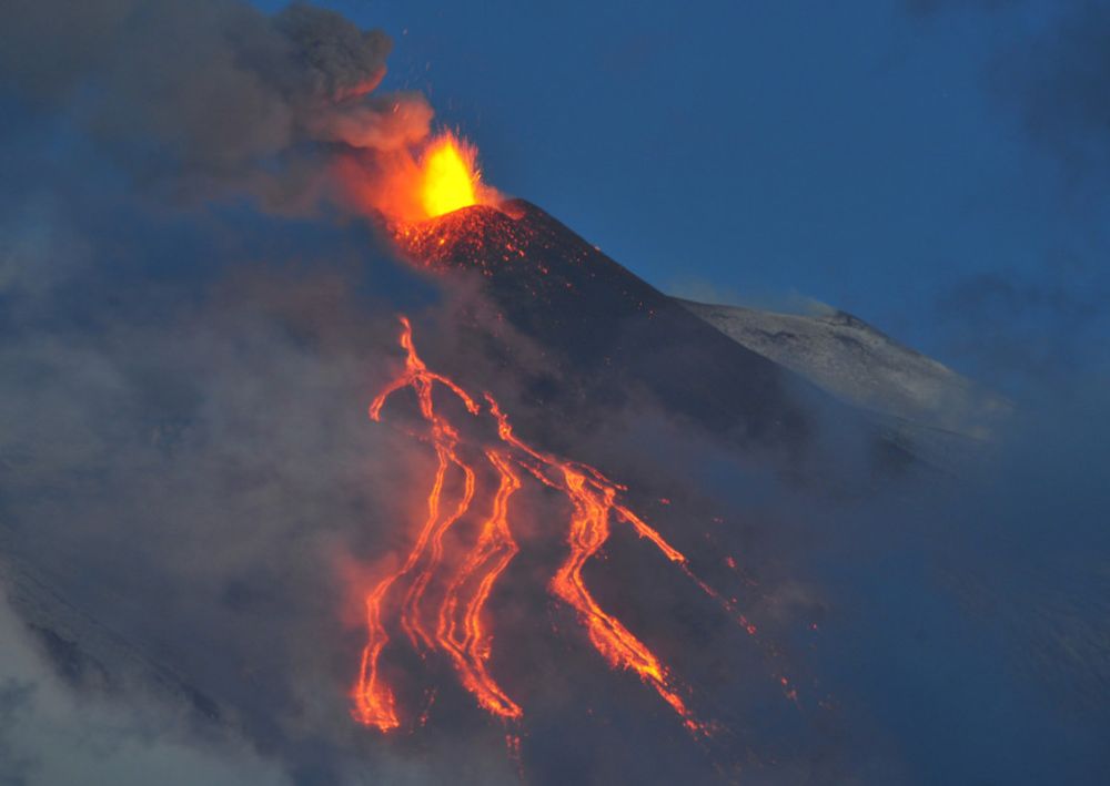 Mount Etna erupts spectacularly ahead of 2026: A volcano's fiery display