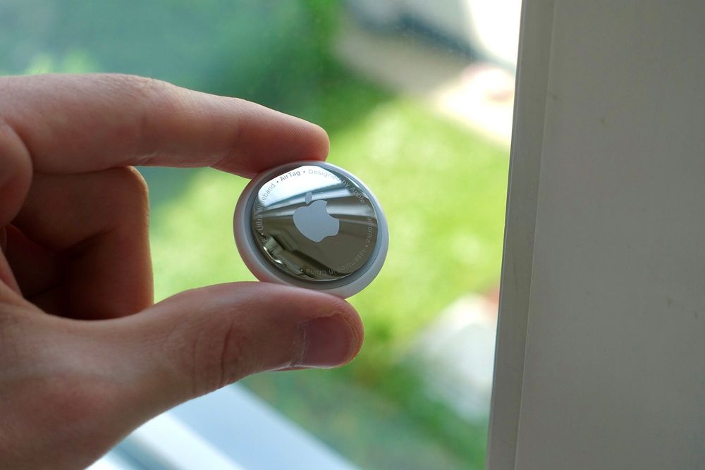 Apple and Google aim to expose Bluetooth tracker abuse