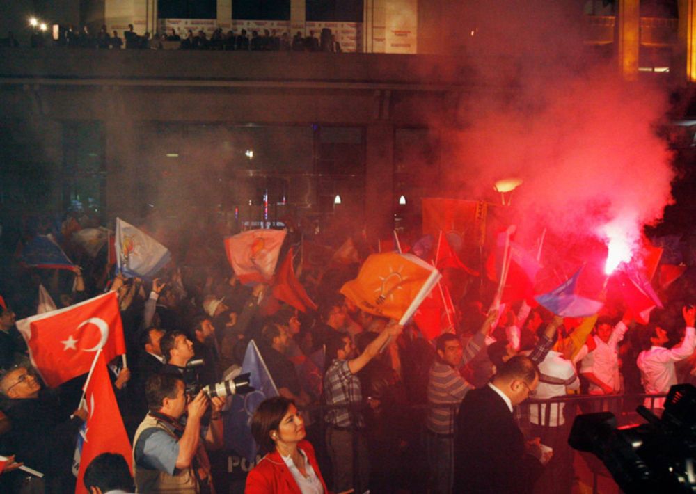 Bomb explodes in southeast Turkey