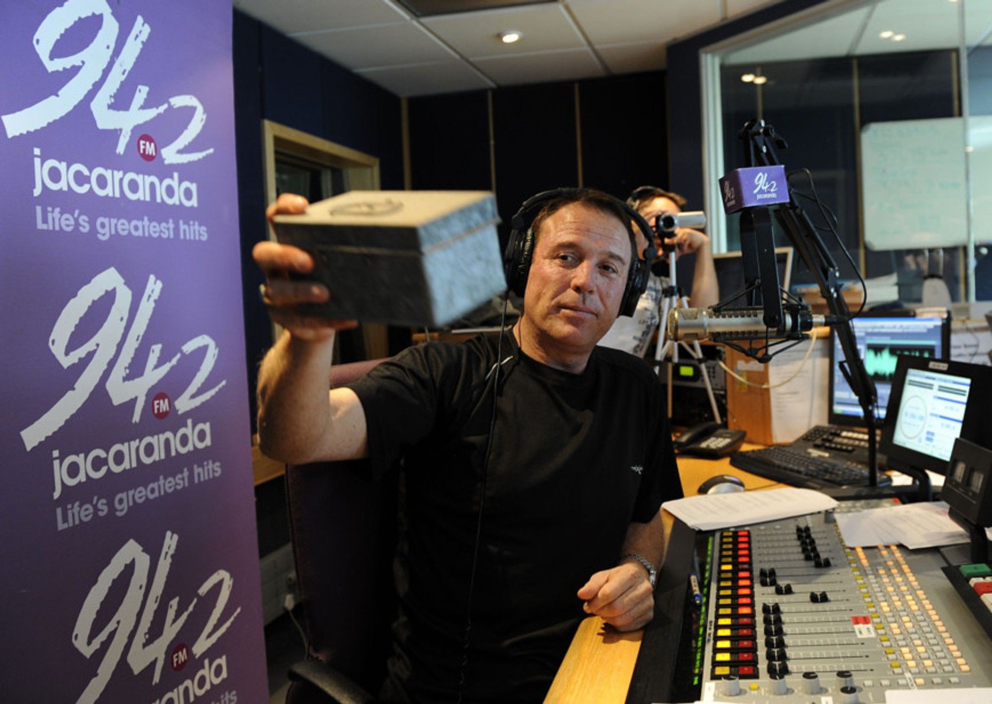 Darren Scott quits over racial slur claims