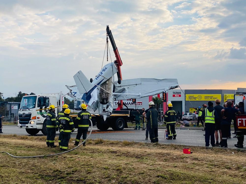 PICS & VIDEO | Light aircraft crashes in Midrand, Gauteng