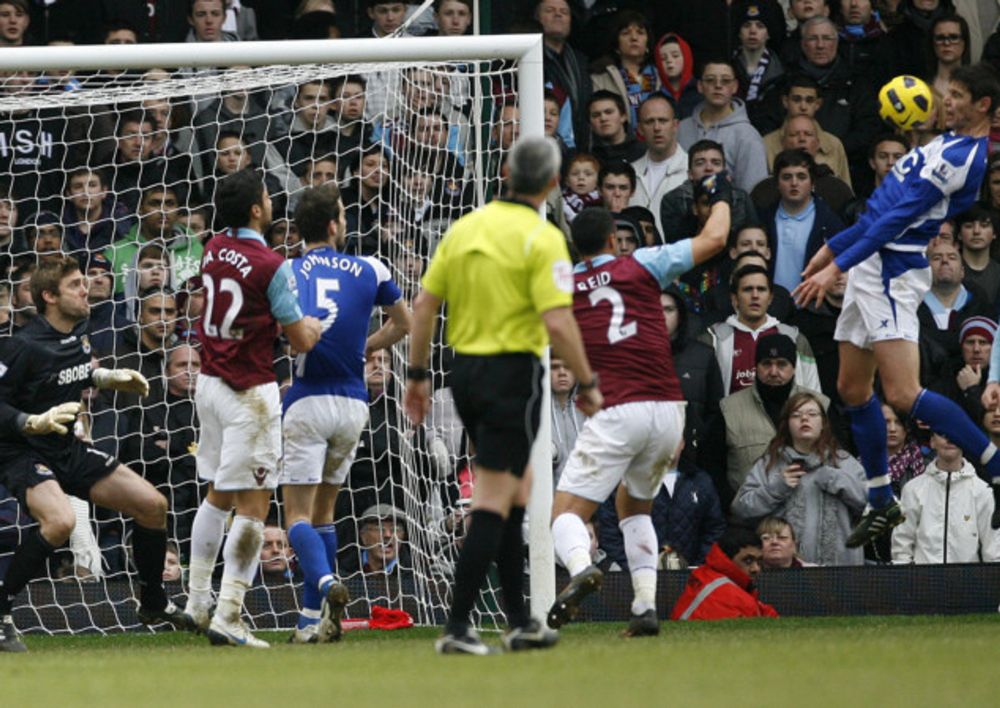 Zigic strike sinks West Ham