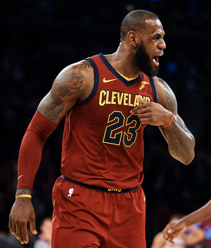 James fires Cavs to 11th straight victory, Celtics win