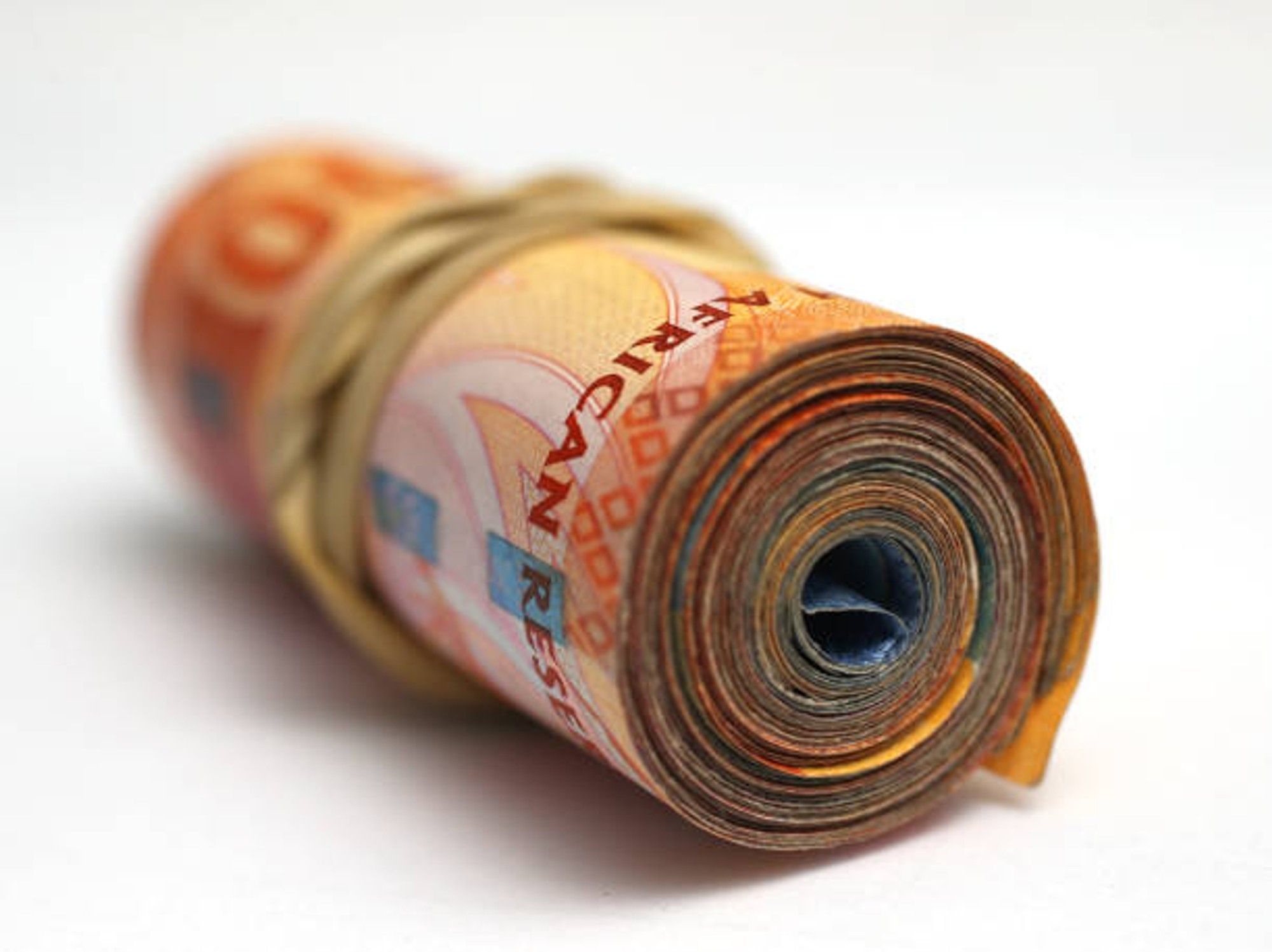 Rand weakens slightly ahead of US economic data and SA private sector ...