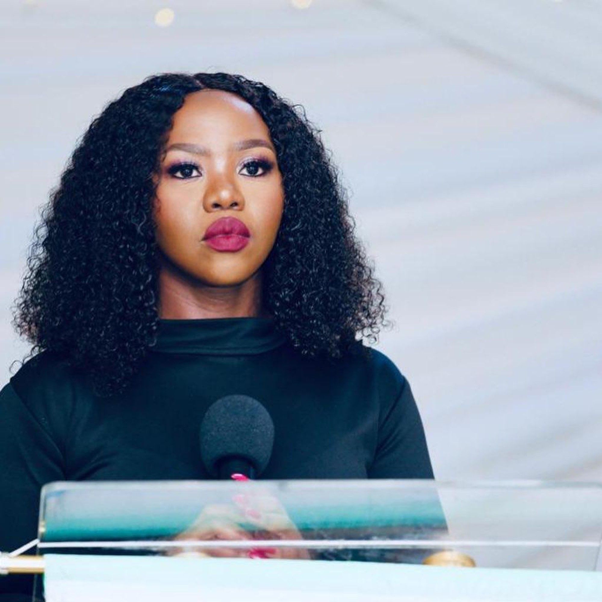 Umsasazi woMhlobo Wenene ucelela abafundi iiphedzi