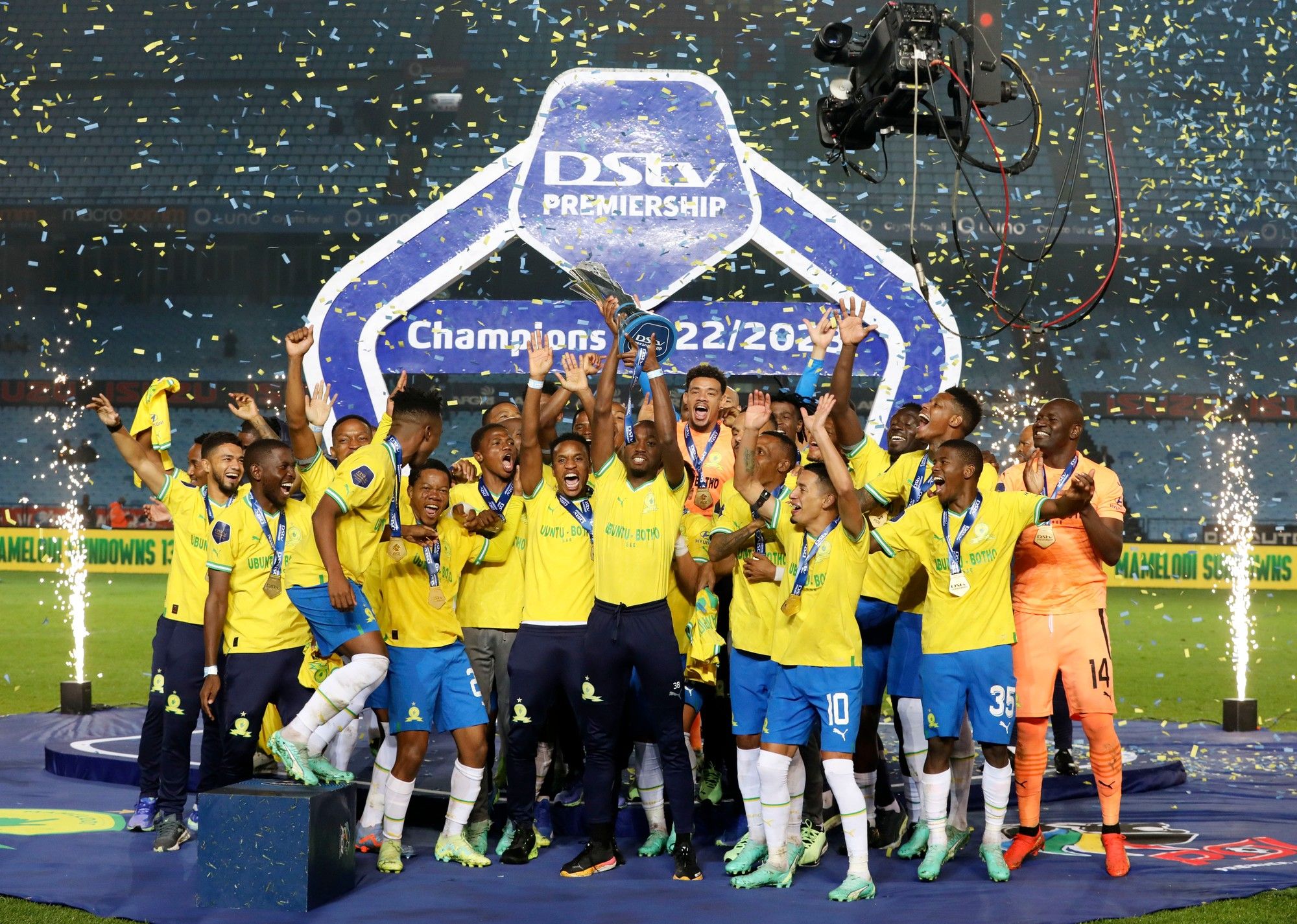 URulani Mokwena uzingoba isifuba ngeMamelodi Sundowns!