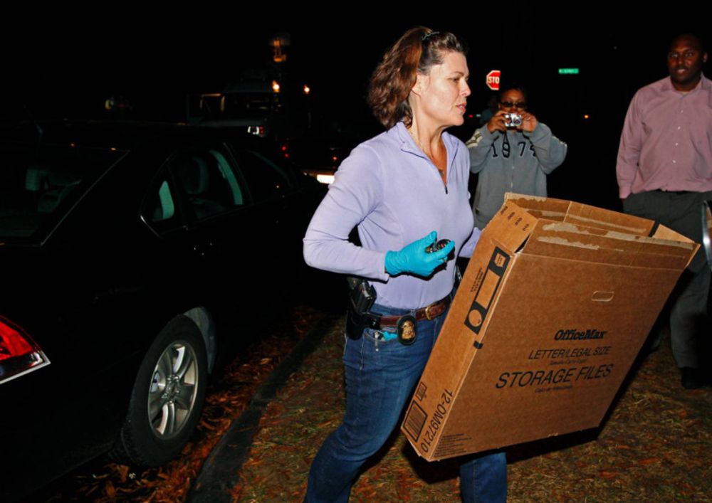 FBI search home of Petraeus lover
