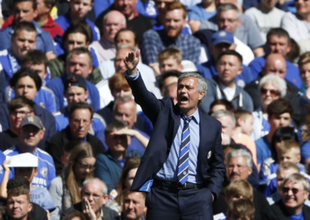 Jose agrees new Chelsea deal