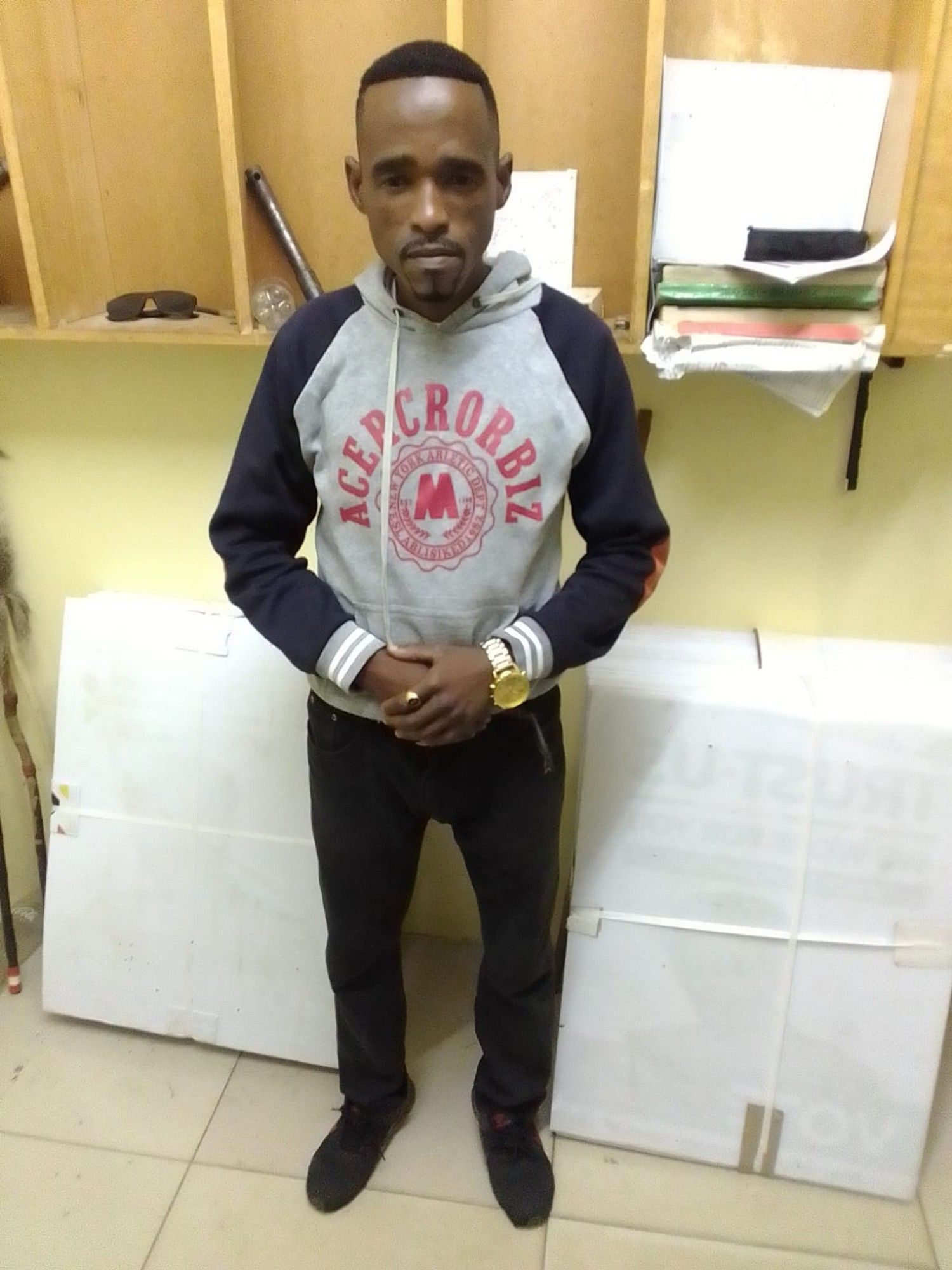 Usathukile owesilisa otetise owesifazane ngaphandle komtholampilo