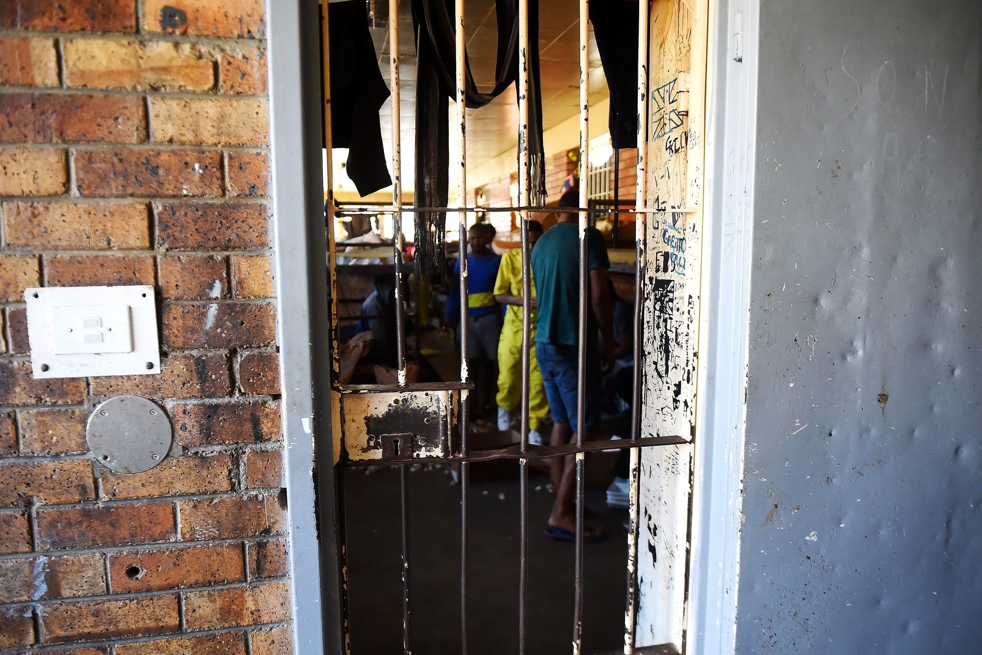 Awaiting-trial jail time without bail prior to sentence comes under ...