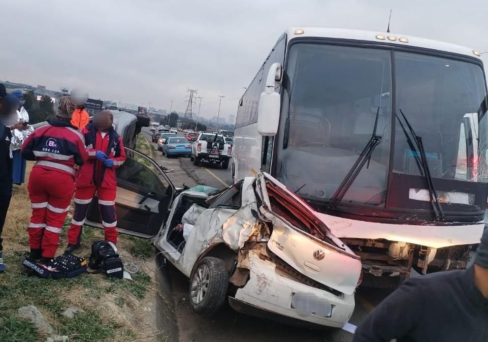 Passenger grabbed bus steering wheel: M1 highway in Joburg closed after ...