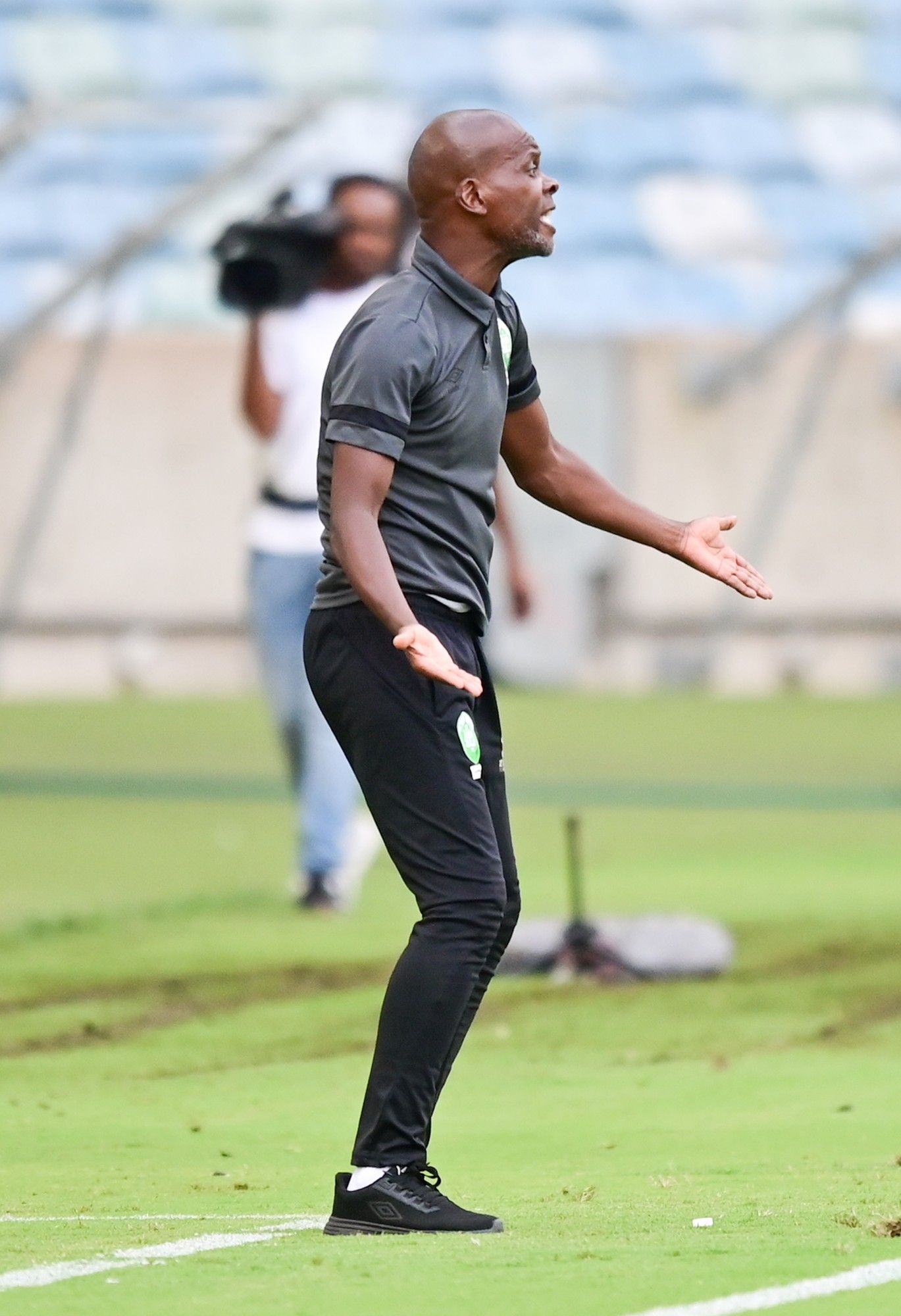 UZwane ugxeka umkhuba wabadlali boSuthu kowabakhaya