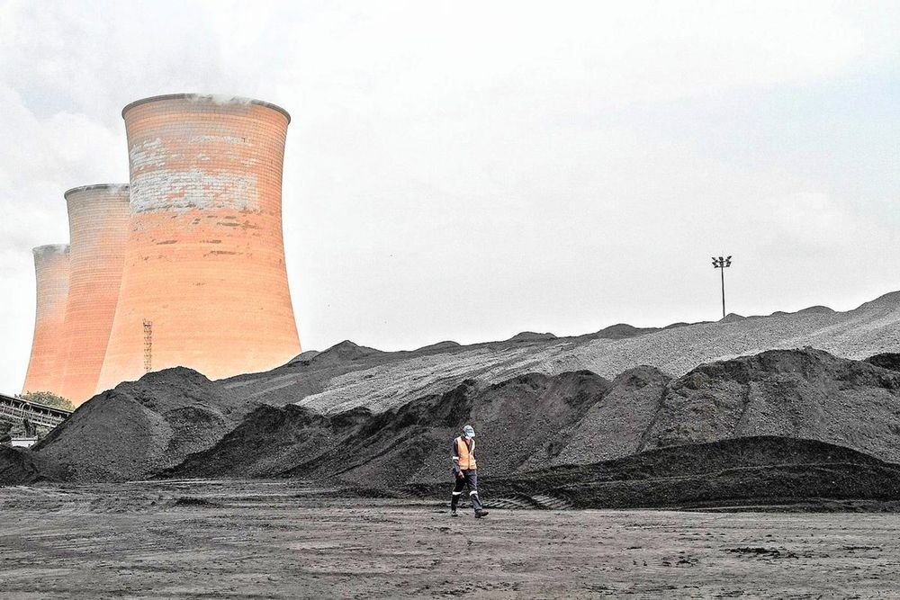 Coal stocks lose ground after Glasgow climate deal