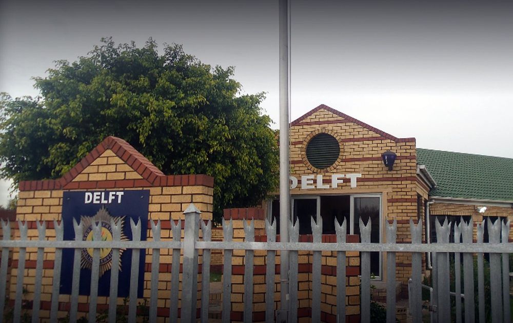 OU KAP COP MET BYL - Officer in hospital after attack at Delft police ...
