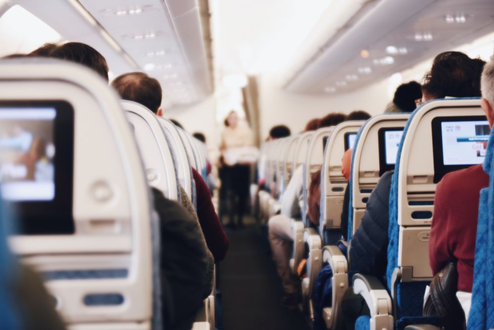 WATCH: American woman threatens to urinate in the aisle on flight