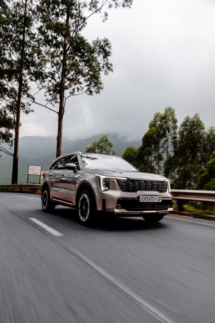 Ithintwe lapha nalapha iKia Sorento ukuze ibe 'yintsha'