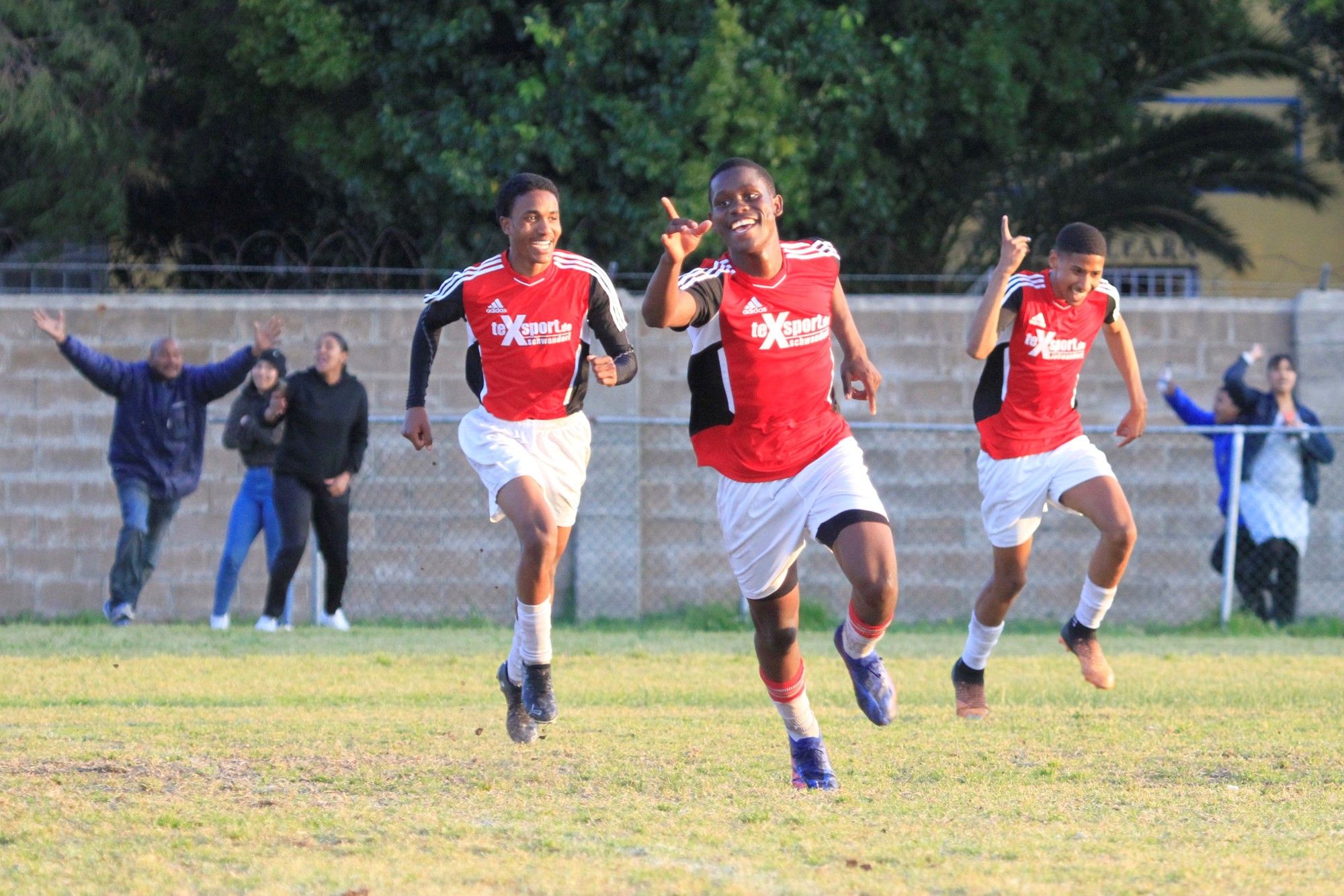 Mondale dig deep to uphold soccer legacy