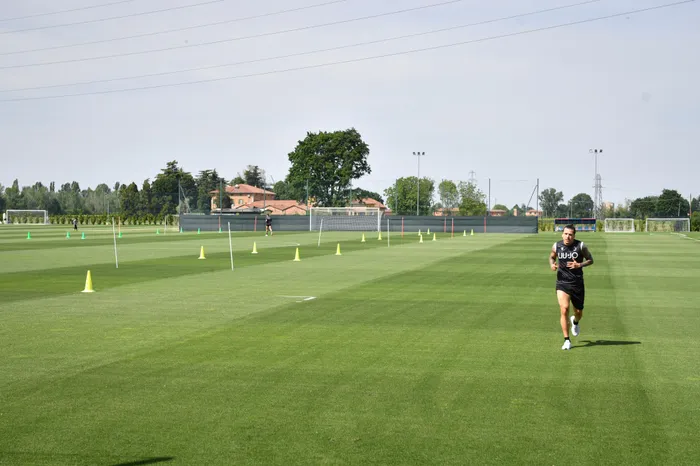 Italy's sport minister to ease anti-contagion rules for team training