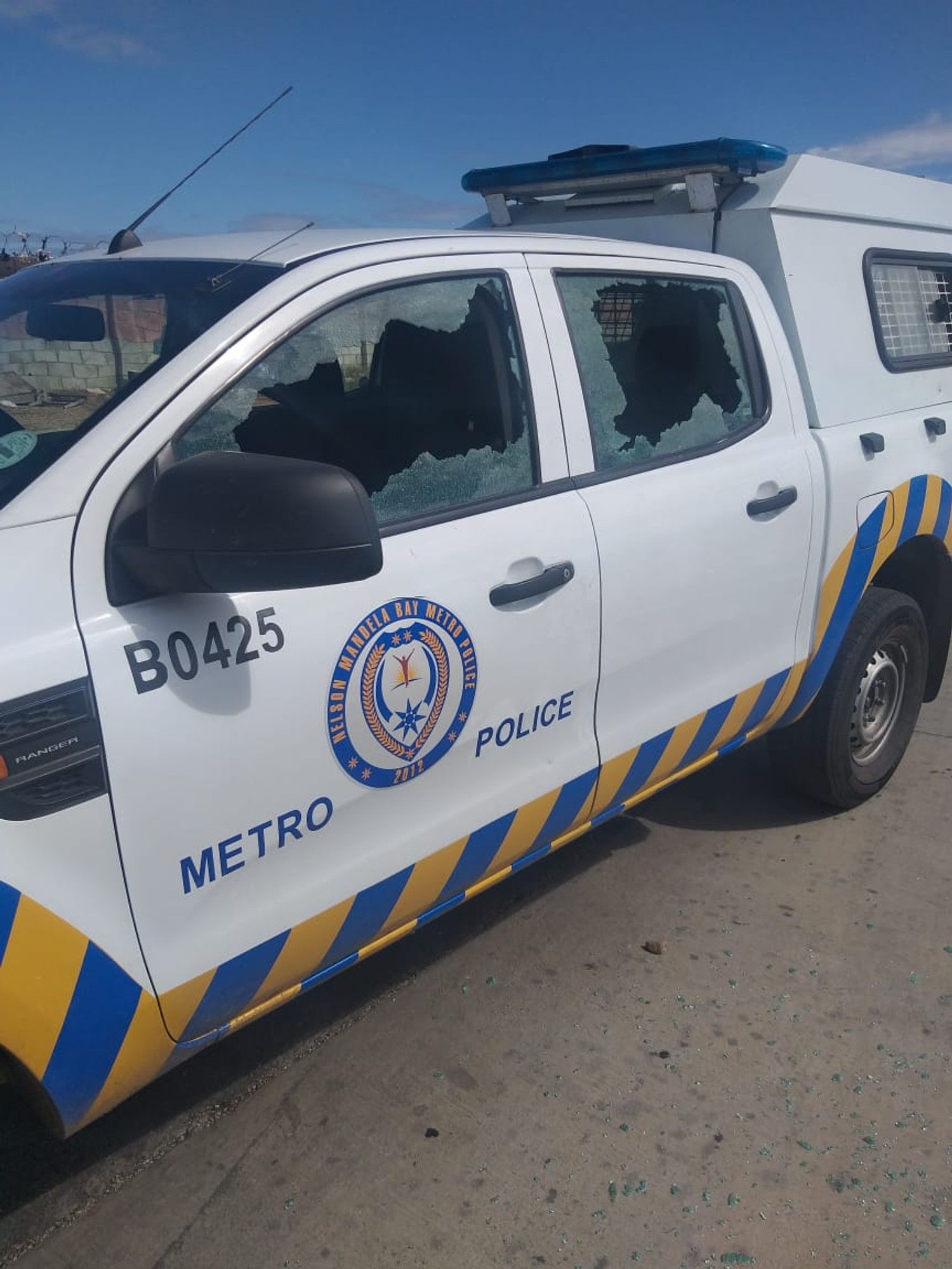 Metro police officer injured after looting in Port Elizabeth