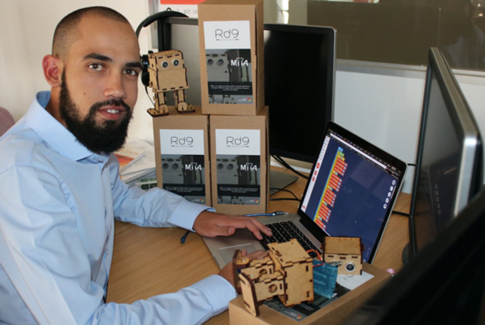 Cape Flats man uses self-made robots to teach kids about 4th Industrial ...