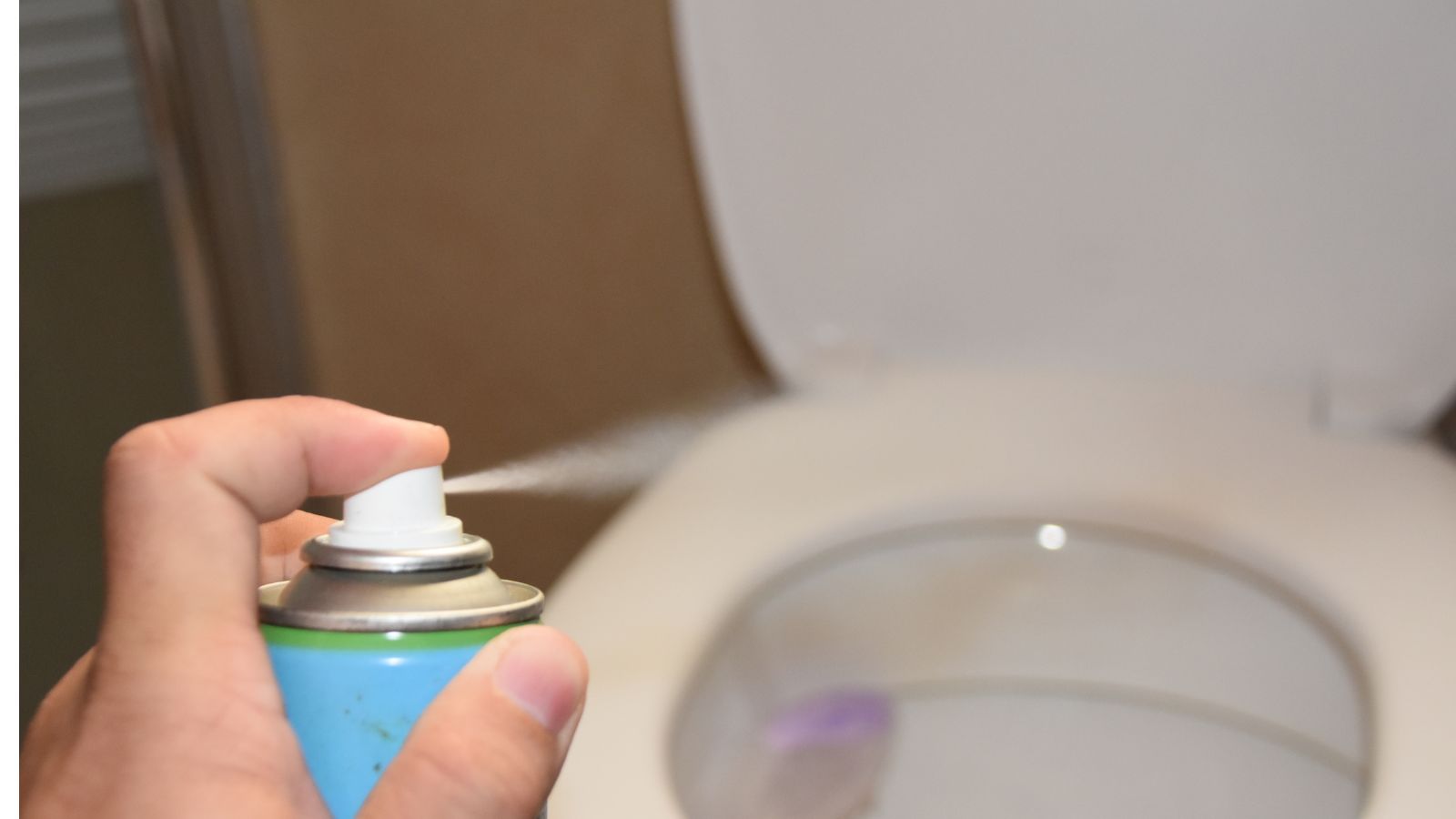 WATCH: Man mistakenly uses toilet spray on himself instead of the toilet