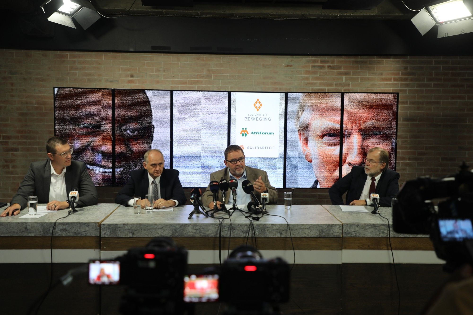 ‘Isango livulekile, abahambe abahambayo’