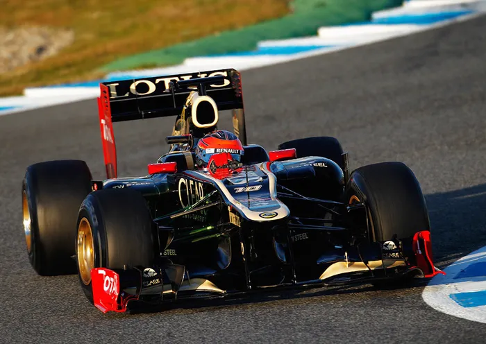 'Old' Mercedes tops Jerez F1 testing