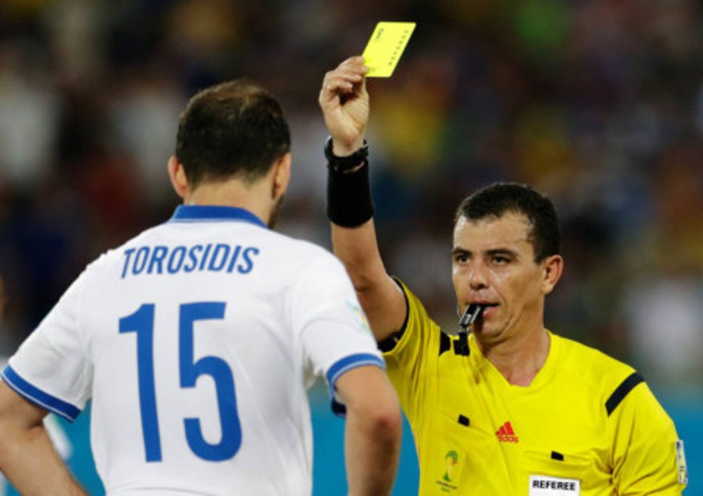 Draw keeps Japan and Greece alive