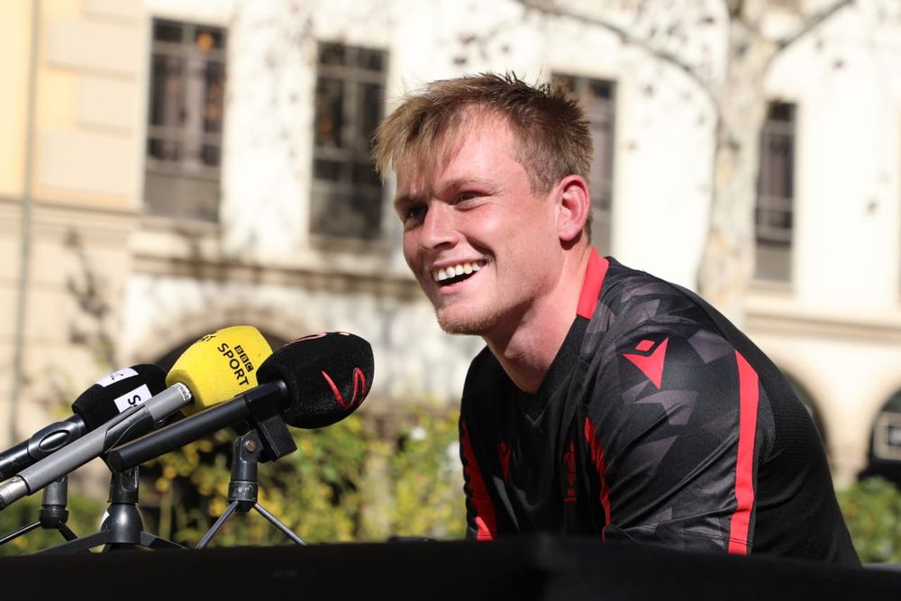 Nick Tompkins talks up massive midfield battle against Damian de ...