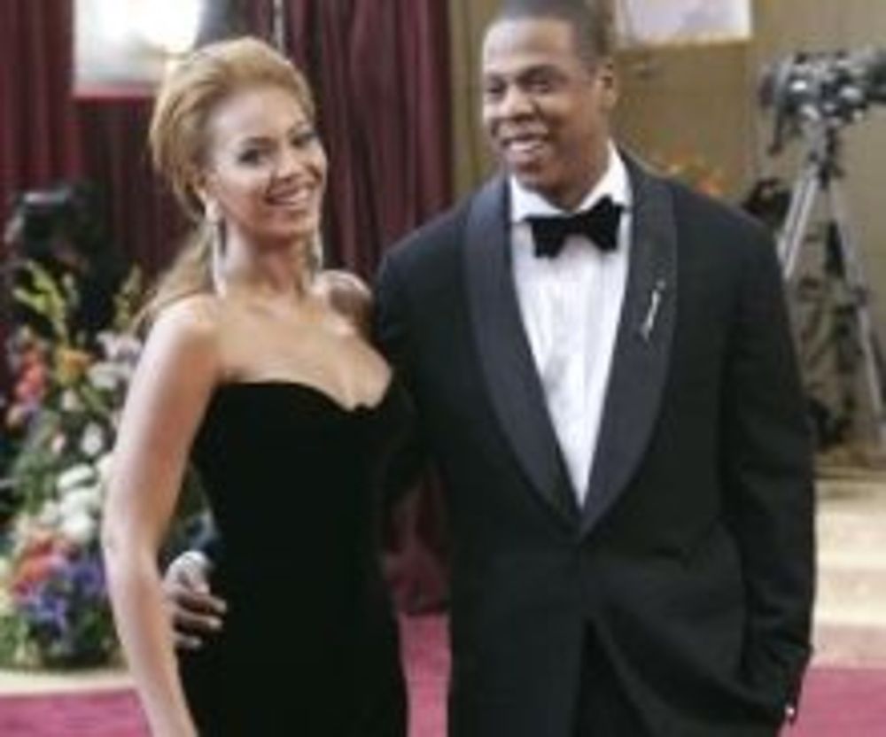 Beyoncé flashes diamond sparkler