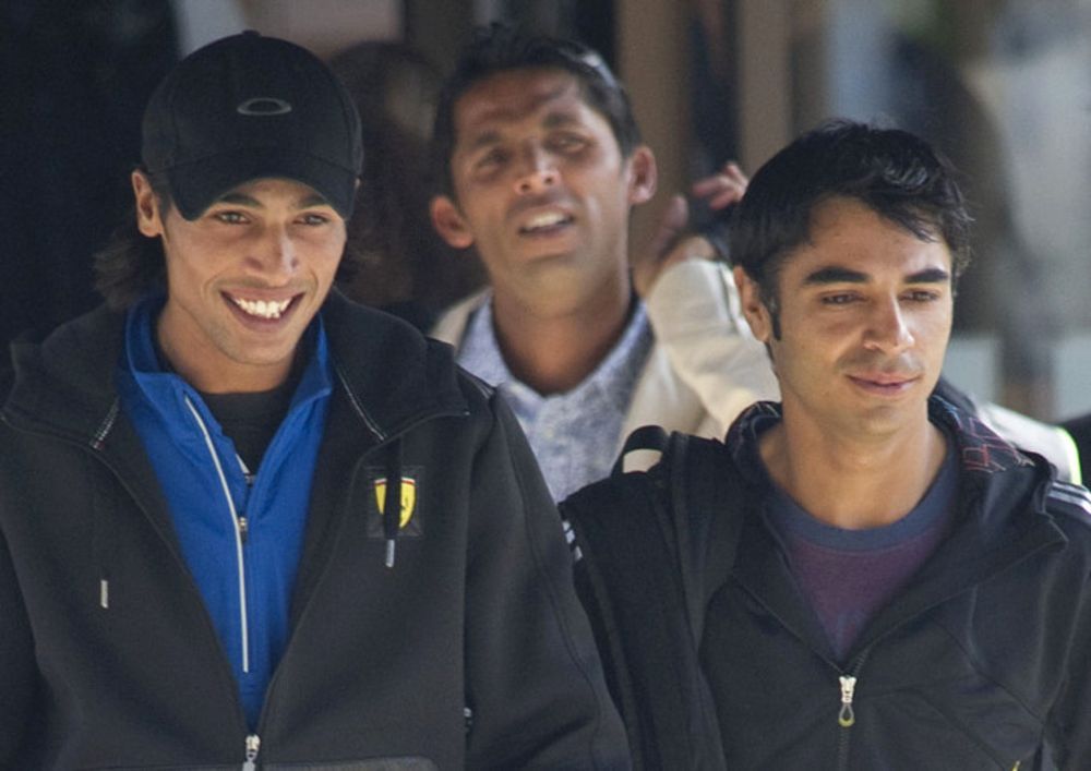 Amir leaves for spot fixing trial
