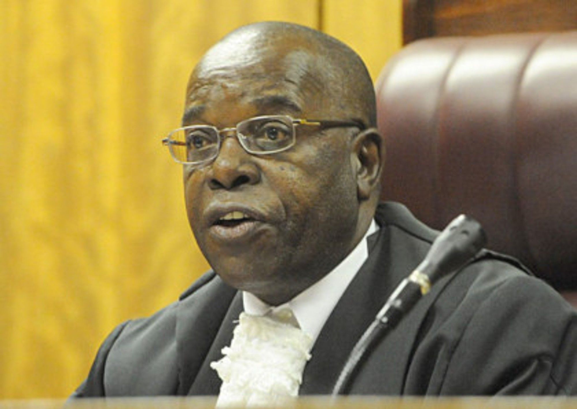 Arms deal inquiry starts